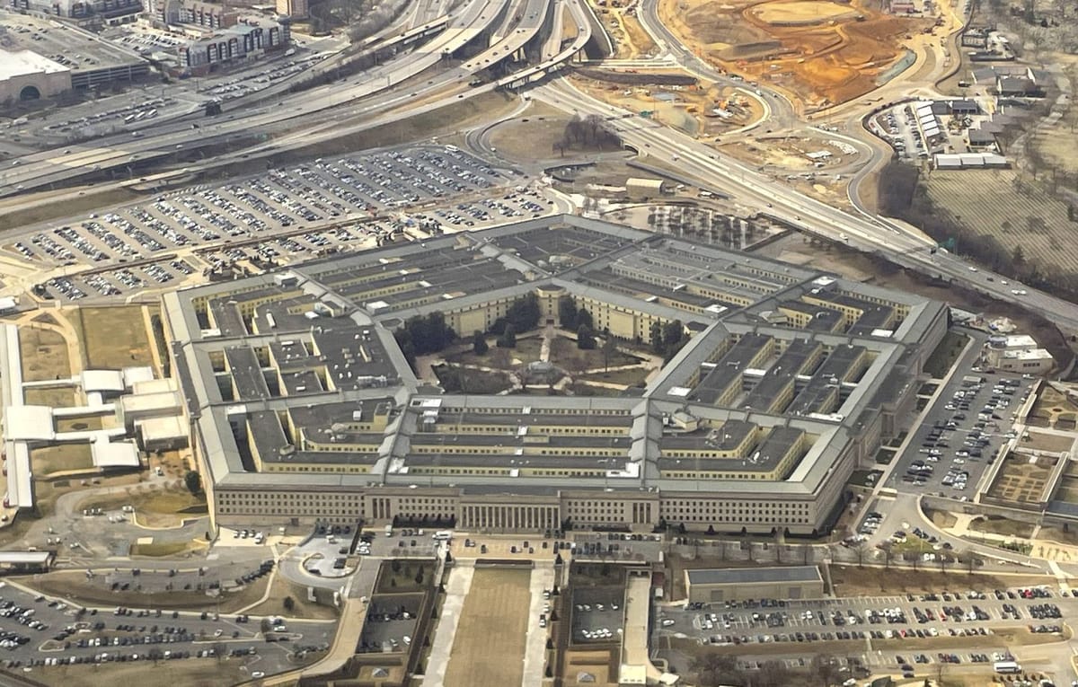 Le double jeu du trumpisme : la paix promise, la guerre préparée, par ...